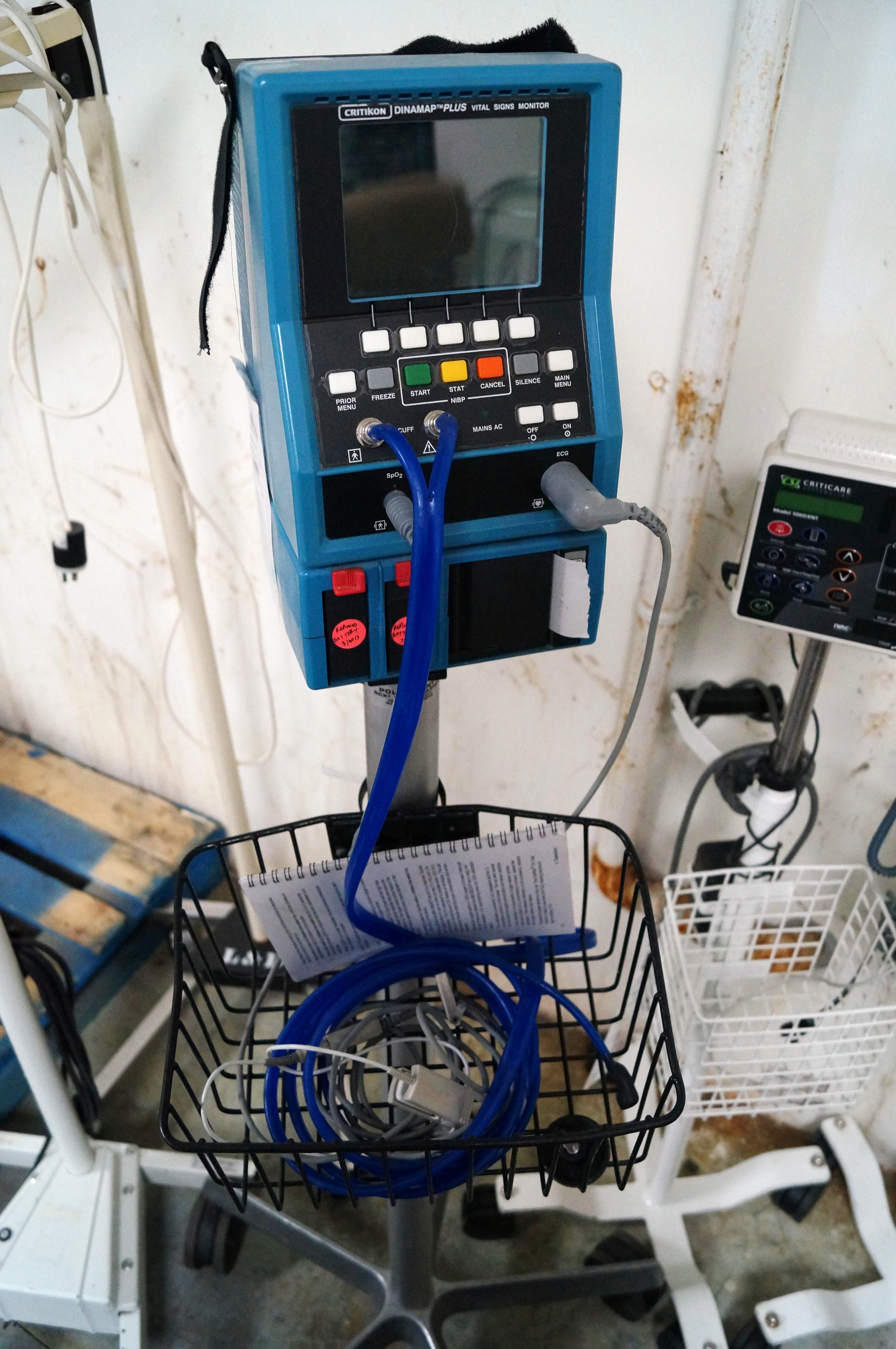 GE Critikon Dinamap Plus Vital Signs Monitor For Sale - Used Hospital ...